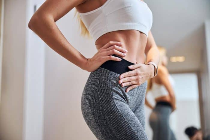 Hinchazón abdominal y dolor lumbar, ¿a qué se debe?